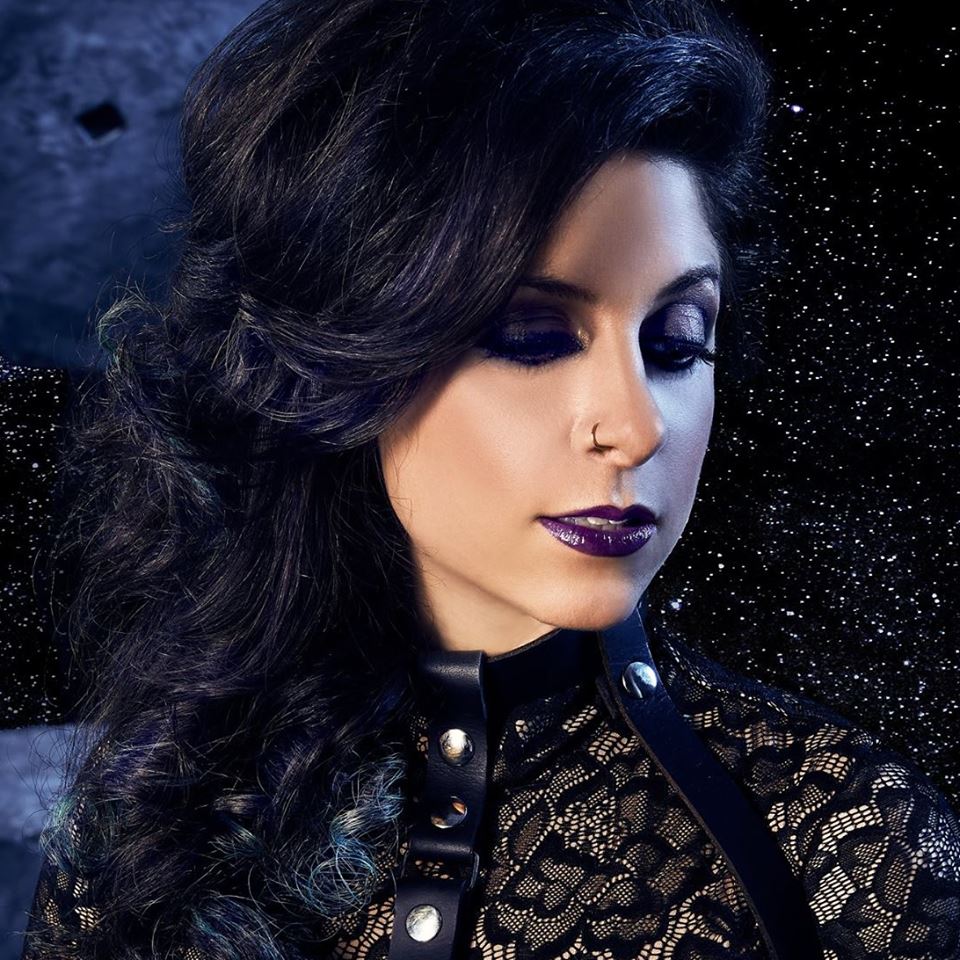 Interview with Lainey Schooltree – Proglodytes